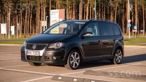 Melns Volkswagen Touran 2007 Rīga, ar dzinēja tilpumu 2.00 L un nobraukumu 276 tūkst. km par 2990 €, foto 8 vietnē AUTOMOTO.COM.LV