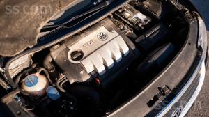 Melns Volkswagen Touran 2007 Rīga, ar dzinēja tilpumu 2.00 L un nobraukumu 276 tūkst. km par 2990 €, foto 16 vietnē AUTOMOTO.COM.LV