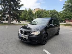 Black Volkswagen Touran 2007 in Panevezys, with an engine capacity of 1.90 L and mileage of 296 thousand km for 2250 €, photo 3 on AUTOMOTO.COM.LV