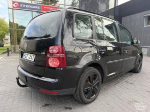 Black Volkswagen Touran 2007 in Panevezys, with an engine capacity of 1.90 L and mileage of 296 thousand km for 2250 €, photo 4 on AUTOMOTO.COM.LV