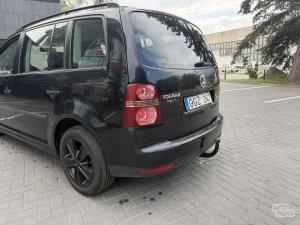 Black Volkswagen Touran 2007 in Panevezys, with an engine capacity of 1.90 L and mileage of 296 thousand km for 2250 €, photo 5 on AUTOMOTO.COM.LV