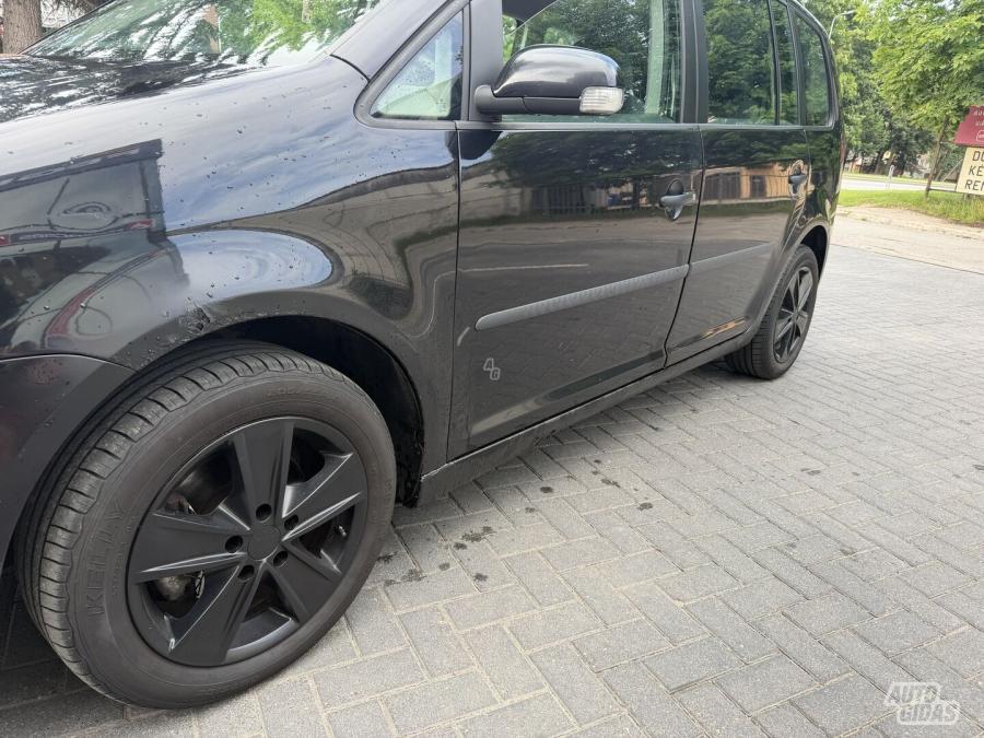 Black Volkswagen Touran 2007 in Panevezys, with an engine capacity of 1.90 L and mileage of 296 thousand km for 2250 €, photo 6 on AUTOMOTO.COM.LV