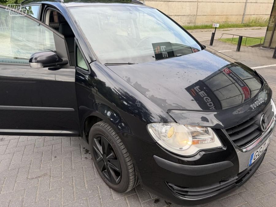 Black Volkswagen Touran 2007 in Panevezys, with an engine capacity of 1.90 L and mileage of 296 thousand km for 2250 €, photo 7 on AUTOMOTO.COM.LV