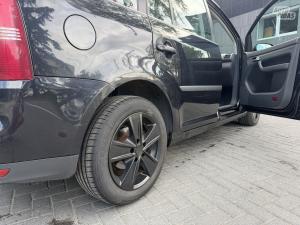 Black Volkswagen Touran 2007 in Panevezys, with an engine capacity of 1.90 L and mileage of 296 thousand km for 2250 €, photo 8 on AUTOMOTO.COM.LV