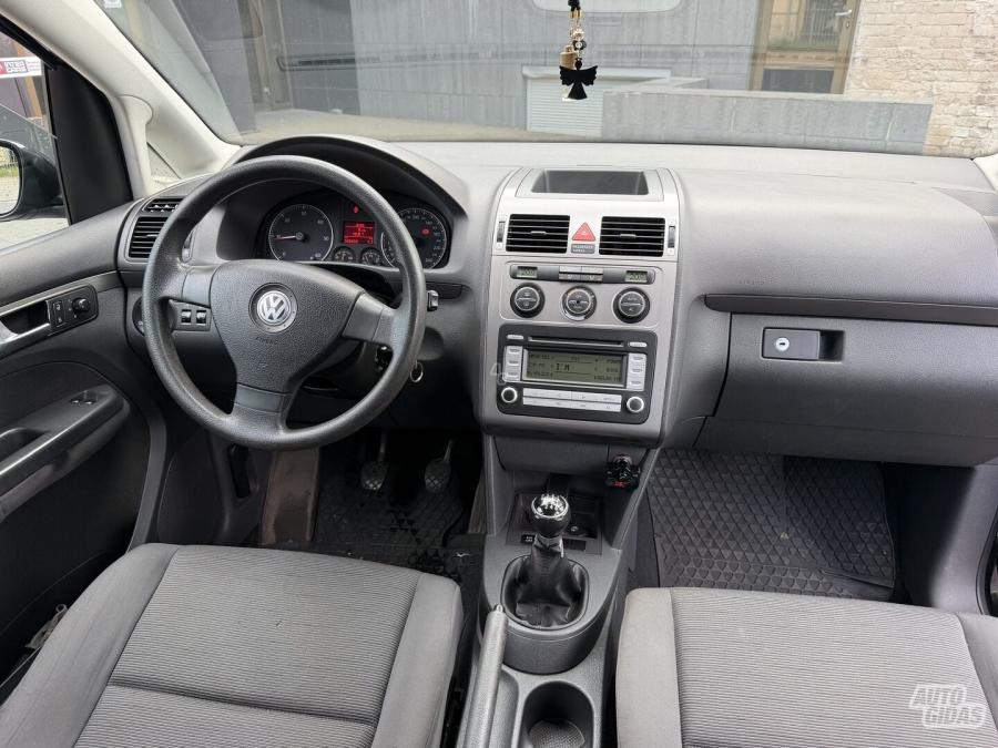 Black Volkswagen Touran 2007 in Panevezys, with an engine capacity of 1.90 L and mileage of 296 thousand km for 2250 €, photo 9 on AUTOMOTO.COM.LV