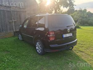 Melns Volkswagen Touran 2007 Dobele, ar dzinēja tilpumu 2.00 L un nobraukumu 286 tūkst. km par 4100 €, foto  vietnē AUTOMOTO.COM.LV