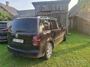 Melns Volkswagen Touran 2007 Dobele, ar dzinēja tilpumu 2.00 L un nobraukumu 286 tūkst. km par 4100 €, foto 3 vietnē AUTOMOTO.COM.LV