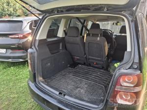 Melns Volkswagen Touran 2007 Dobele, ar dzinēja tilpumu 2.00 L un nobraukumu 286 tūkst. km par 4100 €, foto 8 vietnē AUTOMOTO.COM.LV