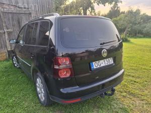 Melns Volkswagen Touran 2007 Dobele, ar dzinēja tilpumu 2.00 L un nobraukumu 286 tūkst. km par 4100 €, foto 10 vietnē AUTOMOTO.COM.LV