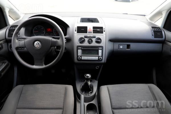 Melns Volkswagen Touran 2007 Tukums, ar dzinēja tilpumu 1.90 L un nobraukumu 350 tūkst. km par 1850 €, foto 5 vietnē AUTOMOTO.COM.LV
