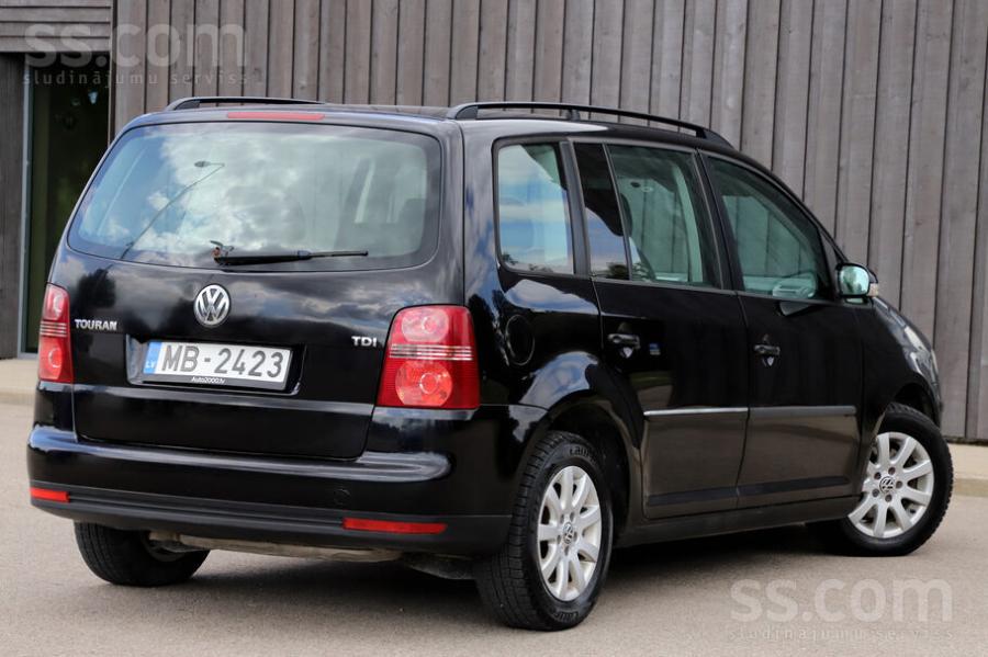 Melns Volkswagen Touran 2007 Tukums, ar dzinēja tilpumu 1.90 L un nobraukumu 350 tūkst. km par 1850 €, foto 4 vietnē AUTOMOTO.COM.LV