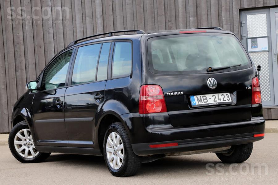 Melns Volkswagen Touran 2007 Tukums, ar dzinēja tilpumu 1.90 L un nobraukumu 350 tūkst. km par 1850 €, foto 5 vietnē AUTOMOTO.COM.LV