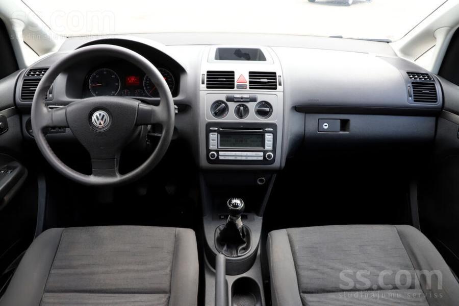 Melns Volkswagen Touran 2007 Tukums, ar dzinēja tilpumu 1.90 L un nobraukumu 350 tūkst. km par 1850 €, foto 6 vietnē AUTOMOTO.COM.LV
