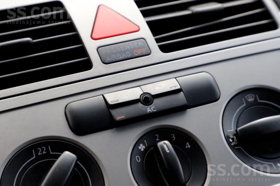 Melns Volkswagen Touran 2007 Tukums, ar dzinēja tilpumu 1.90 L un nobraukumu 350 tūkst. km par 1850 €, foto 7 vietnē AUTOMOTO.COM.LV
