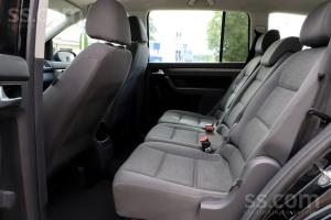 Melns Volkswagen Touran 2007 Tukums, ar dzinēja tilpumu 1.90 L un nobraukumu 350 tūkst. km par 1850 €, foto 9 vietnē AUTOMOTO.COM.LV