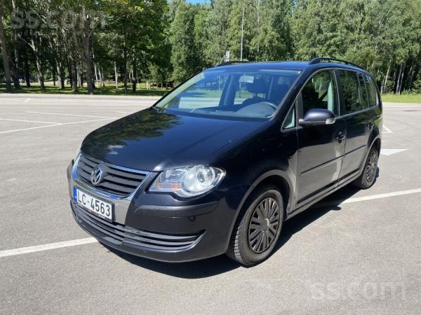 Черный Фольксваген Туран 2007 в Алуксне, объемом двигателя 1.90 л и пробегом 453 тыс. км за 890 €, фото 1 на AUTOMOTO.COM.LV