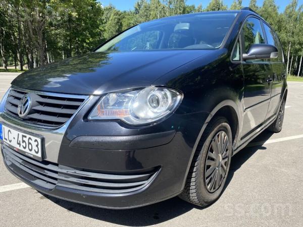 Черный Фольксваген Туран 2007 в Алуксне, объемом двигателя 1.90 л и пробегом 453 тыс. км за 890 €, фото 3 на AUTOMOTO.COM.LV
