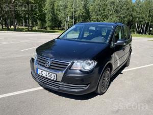 Черный Фольксваген Туран 2007 в Алуксне, объемом двигателя 1.90 л и пробегом 453 тыс. км за 890 €, фото 13 на AUTOMOTO.COM.LV