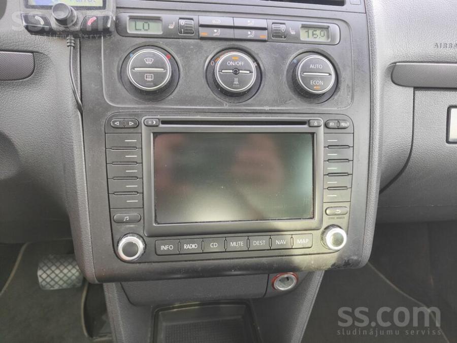 Black Volkswagen Touran 2007 in Riga, with an engine capacity of 2.00 L and mileage of 286 thousand km for 1988 €, photo 14 on AUTOMOTO.COM.LV
