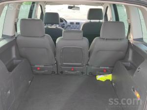 Black Volkswagen Touran 2007 in Riga, with an engine capacity of 2.00 L and mileage of 286 thousand km for 1988 €, photo 19 on AUTOMOTO.COM.LV