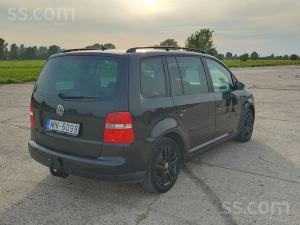 Black Volkswagen Touran 2007 in Riga, with an engine capacity of 2.00 L and mileage of 286 thousand km for 1988 €, photo 4 on AUTOMOTO.COM.LV