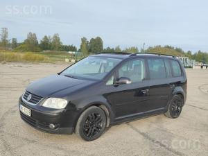 Black Volkswagen Touran 2007 in Riga, with an engine capacity of 2.00 L and mileage of 286 thousand km for 1988 €, photo 7 on AUTOMOTO.COM.LV