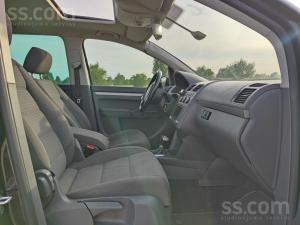 Black Volkswagen Touran 2007 in Riga, with an engine capacity of 2.00 L and mileage of 286 thousand km for 1988 €, photo 12 on AUTOMOTO.COM.LV