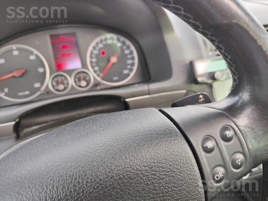 Black Volkswagen Touran 2007 in Riga, with an engine capacity of 2.00 L and mileage of 286 thousand km for 1988 €, photo 15 on AUTOMOTO.COM.LV