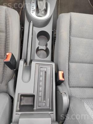 Black Volkswagen Touran 2007 in Riga, with an engine capacity of 2.00 L and mileage of 286 thousand km for 1988 €, photo 16 on AUTOMOTO.COM.LV