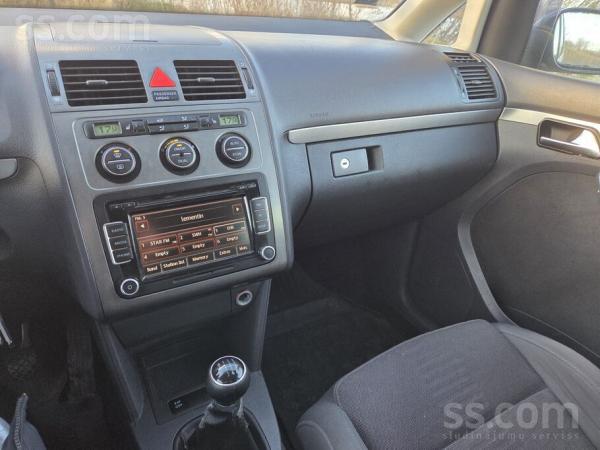Melns Volkswagen Touran 2007 Liepāja, ar dzinēja tilpumu 2.00 L un nobraukumu 290 tūkst. km par 900 €, foto 7 vietnē AUTOMOTO.COM.LV
