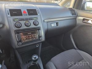 Black Volkswagen Touran 2007 in Liepaja, with an engine capacity of 2.00 L and mileage of 290 thousand km for 900 €, photo 8 on AUTOMOTO.COM.LV