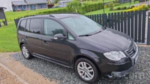 Melns Volkswagen Touran 2007 Rīga, ar dzinēja tilpumu 2.00 L un nobraukumu 338 tūkst. km par 2680 €, foto 3 vietnē AUTOMOTO.COM.LV