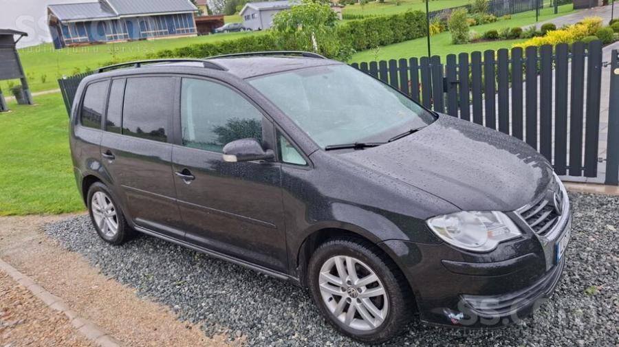 Melns Volkswagen Touran 2007 Rīga, ar dzinēja tilpumu 2.00 L un nobraukumu 338 tūkst. km par 2680 €, foto 3 vietnē AUTOMOTO.COM.LV