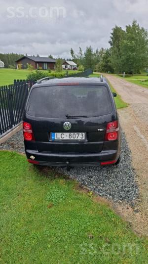 Melns Volkswagen Touran 2007 Rīga, ar dzinēja tilpumu 2.00 L un nobraukumu 338 tūkst. km par 2680 €, foto 5 vietnē AUTOMOTO.COM.LV