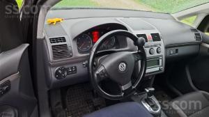 Melns Volkswagen Touran 2007 Rīga, ar dzinēja tilpumu 2.00 L un nobraukumu 338 tūkst. km par 2680 €, foto 6 vietnē AUTOMOTO.COM.LV