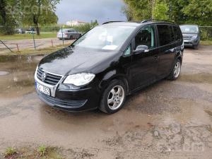 Black Volkswagen Touran 2007 in Talsi, with an engine capacity of 2.00 L and mileage of 303 thousand km for 2700 €, photo  on AUTOMOTO.COM.LV