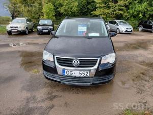 Black Volkswagen Touran 2007 in Talsi, with an engine capacity of 2.00 L and mileage of 303 thousand km for 2700 €, photo 3 on AUTOMOTO.COM.LV