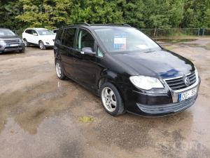 Black Volkswagen Touran 2007 in Talsi, with an engine capacity of 2.00 L and mileage of 303 thousand km for 2700 €, photo 4 on AUTOMOTO.COM.LV
