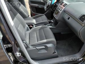 Black Volkswagen Touran 2007 in Talsi, with an engine capacity of 2.00 L and mileage of 303 thousand km for 2700 €, photo 10 on AUTOMOTO.COM.LV