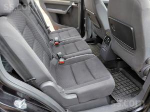 Black Volkswagen Touran 2007 in Talsi, with an engine capacity of 2.00 L and mileage of 303 thousand km for 2700 €, photo 11 on AUTOMOTO.COM.LV