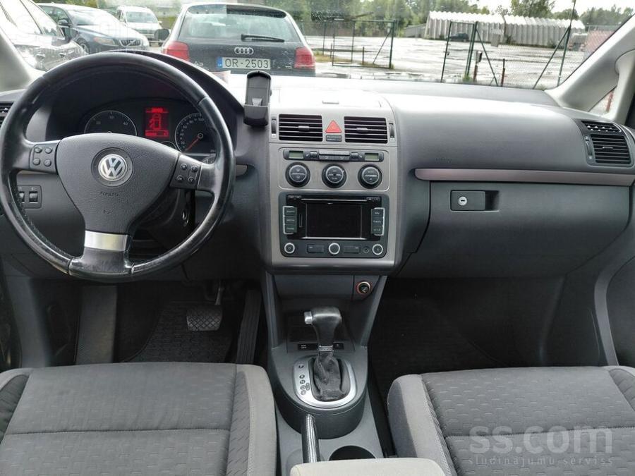 Black Volkswagen Touran 2007 in Talsi, with an engine capacity of 2.00 L and mileage of 303 thousand km for 2700 €, photo 12 on AUTOMOTO.COM.LV