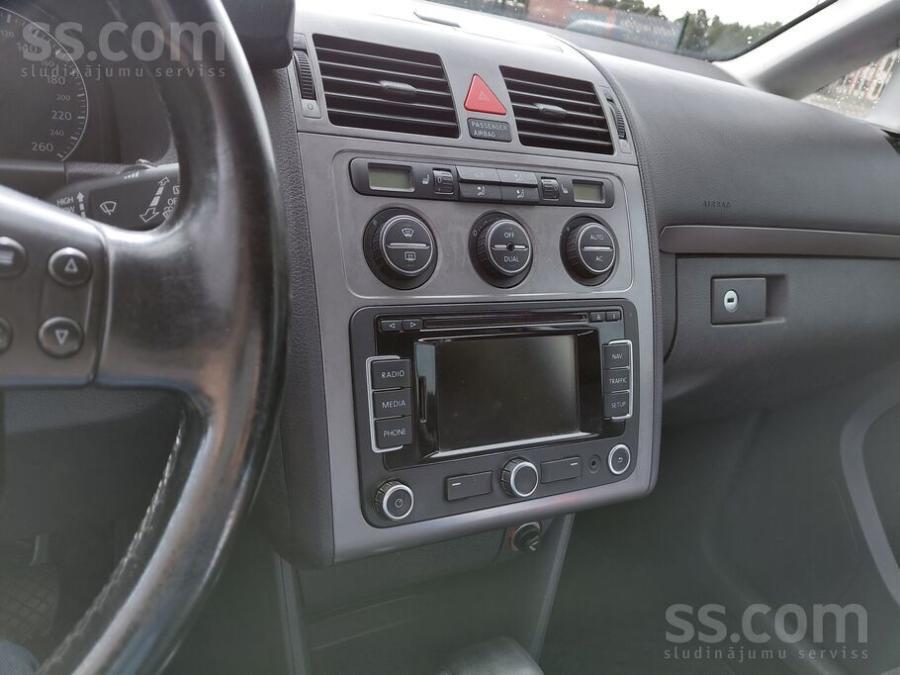 Black Volkswagen Touran 2007 in Talsi, with an engine capacity of 2.00 L and mileage of 303 thousand km for 2700 €, photo 13 on AUTOMOTO.COM.LV