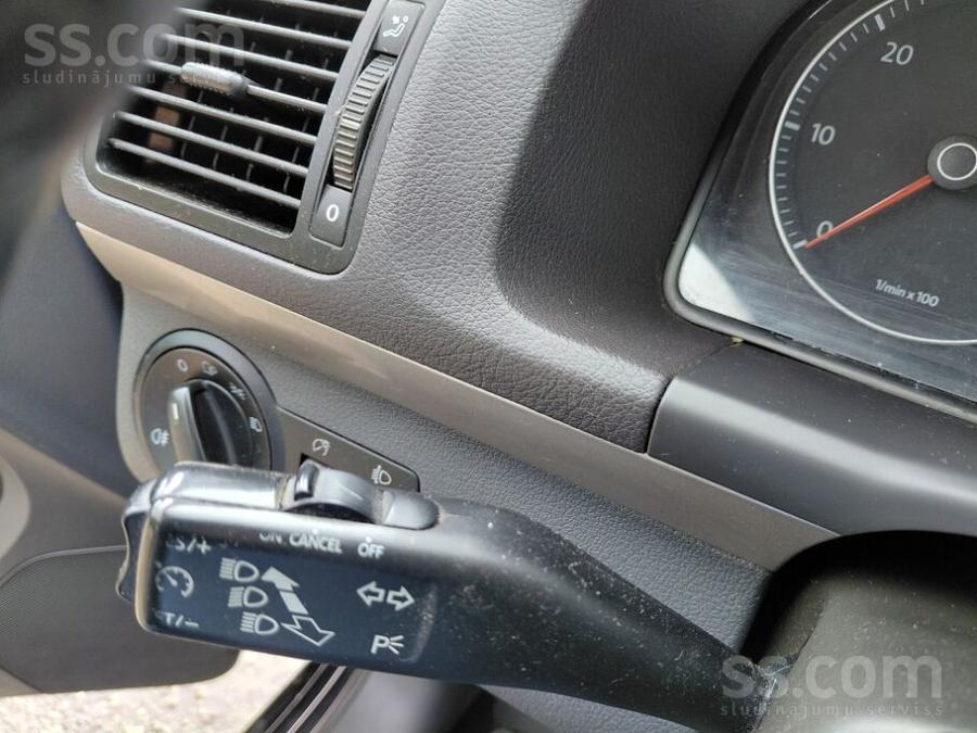 Black Volkswagen Touran 2007 in Talsi, with an engine capacity of 2.00 L and mileage of 303 thousand km for 2700 €, photo 14 on AUTOMOTO.COM.LV