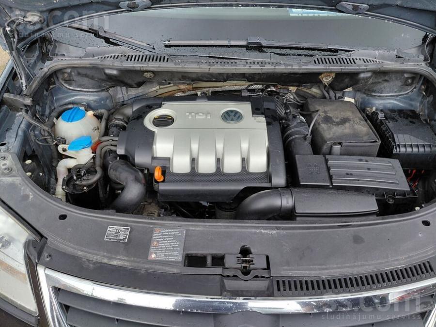 Black Volkswagen Touran 2007 in Talsi, with an engine capacity of 2.00 L and mileage of 303 thousand km for 2700 €, photo 15 on AUTOMOTO.COM.LV