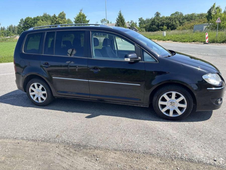 Melns Volkswagen Touran 2007 Klaipėda, ar dzinēja tilpumu 2.00 L un nobraukumu 220 tūkst. km par 3000 €, foto 6 vietnē AUTOMOTO.COM.LV