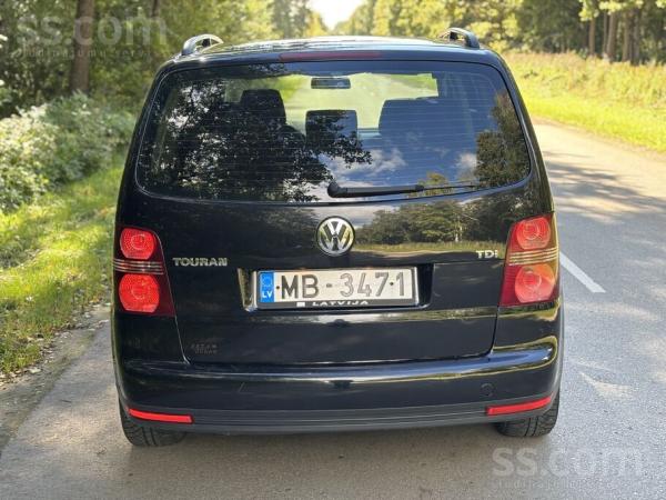 Melns Volkswagen Touran 2007 Rīga, ar dzinēja tilpumu 1.90 L un nobraukumu 242 tūkst. km par 3190 €, foto 7 vietnē AUTOMOTO.COM.LV