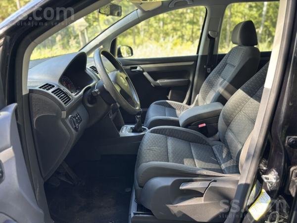 Melns Volkswagen Touran 2007 Rīga, ar dzinēja tilpumu 1.90 L un nobraukumu 242 tūkst. km par 3190 €, foto 8 vietnē AUTOMOTO.COM.LV