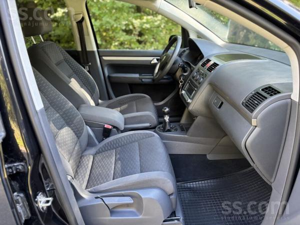 Melns Volkswagen Touran 2007 Rīga, ar dzinēja tilpumu 1.90 L un nobraukumu 242 tūkst. km par 3190 €, foto 9 vietnē AUTOMOTO.COM.LV