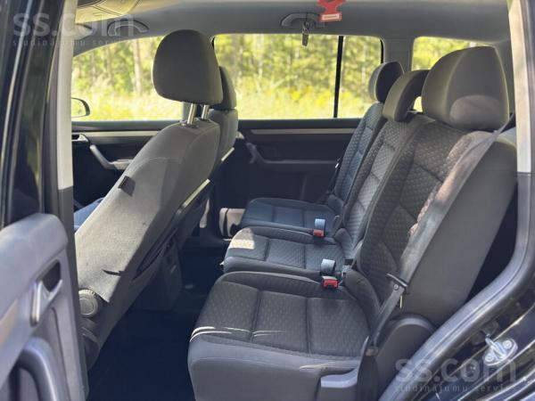 Melns Volkswagen Touran 2007 Rīga, ar dzinēja tilpumu 1.90 L un nobraukumu 242 tūkst. km par 3190 €, foto 10 vietnē AUTOMOTO.COM.LV