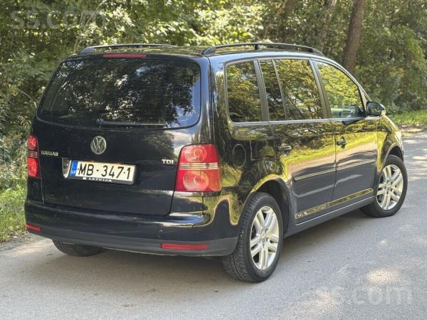 Фольксваген Туран 2007 в Рига на AUTOMOTO.COM.LV Черный Фольксваген Туран 2007 в Рига, объемом двигателя 1.90 л и пробегом 242 тыс. км за 3190 €, фото 8 на AUTOMOTO.COM.LV